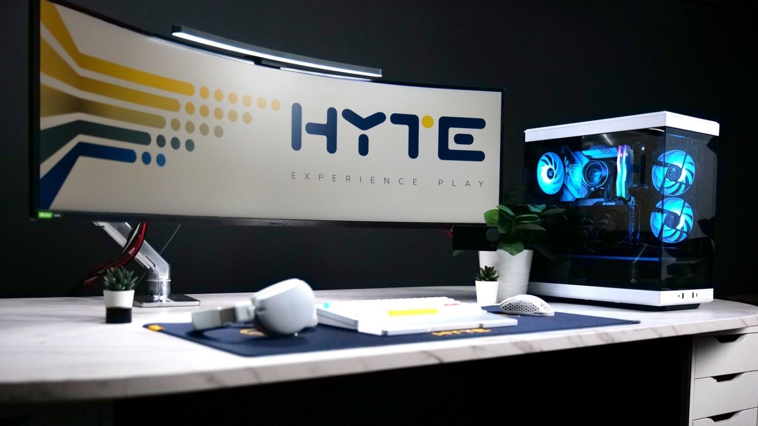 HYTE Y40 Panoramic RED | BLACK Chassis - ExtremePC